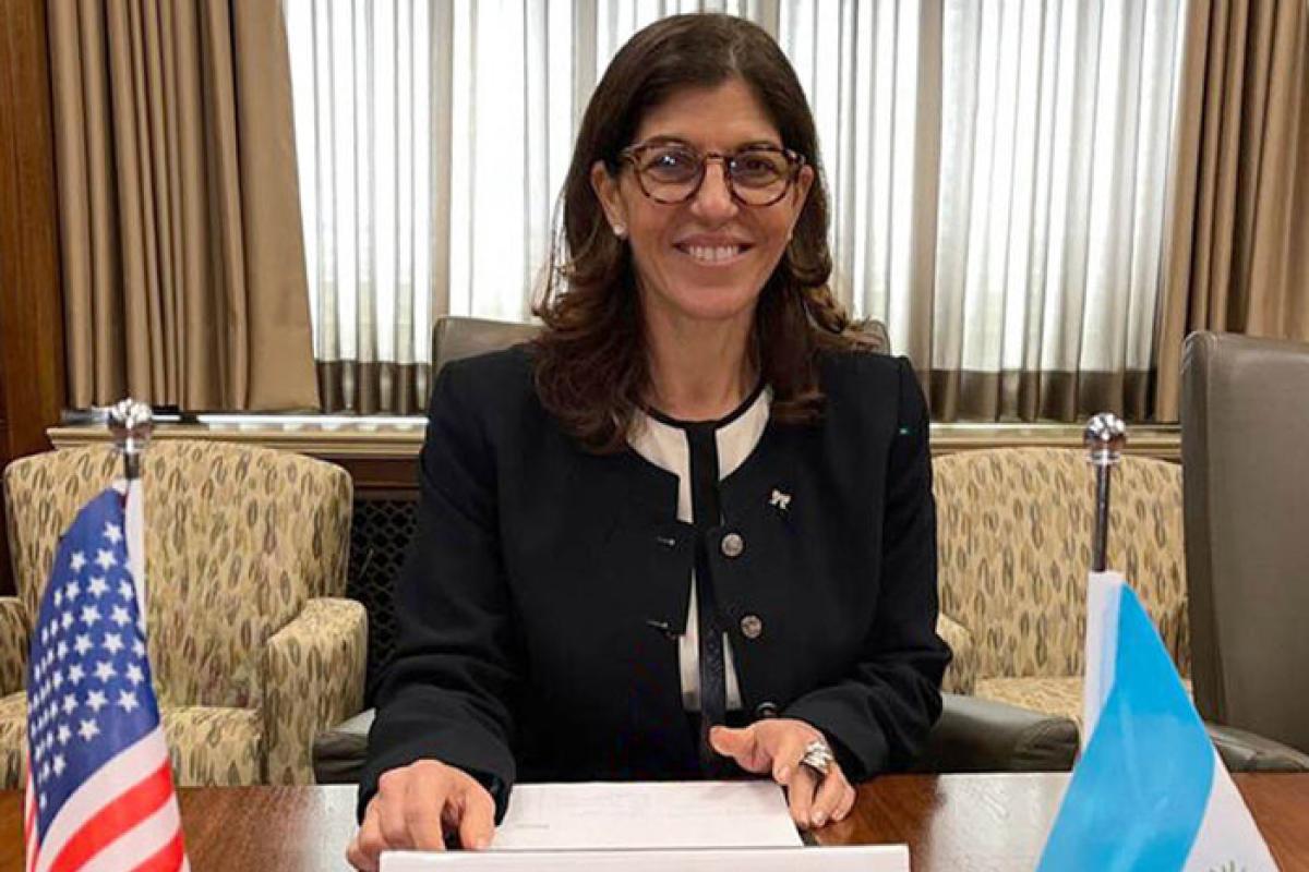 Milei echa a la titular de ARCA: expansión del control del clan Caputo ...